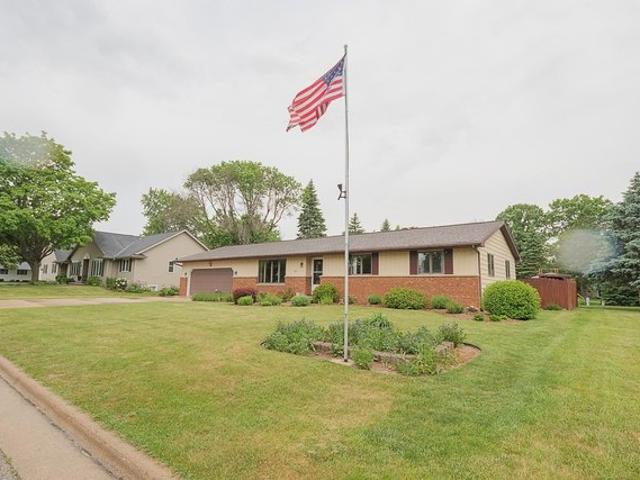 625 E Walnut St, Seymour, WI 54165