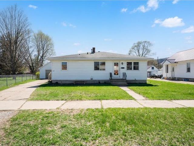 625 E Mark St, Winona, MN 55987