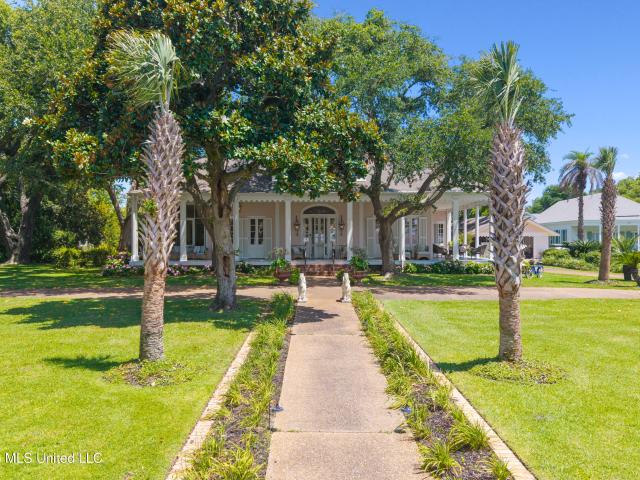 625 E Scenic Drive