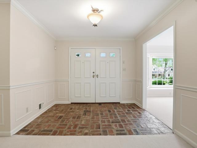 625 Eagle Creek Circle