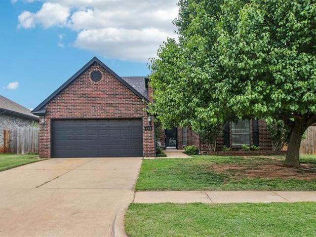 625 Fire Light Dr, Moore, OK 73160