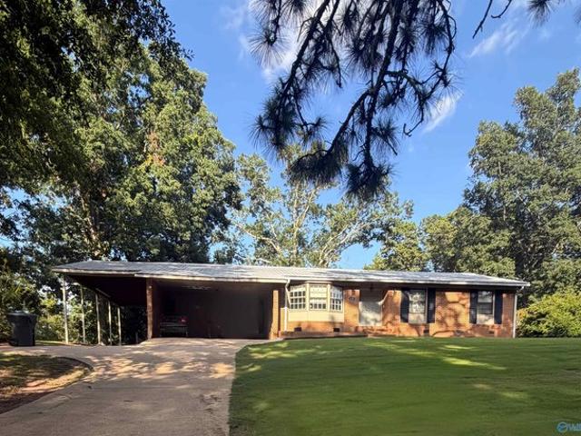 625 Keith Dr, Weaver, AL 36277