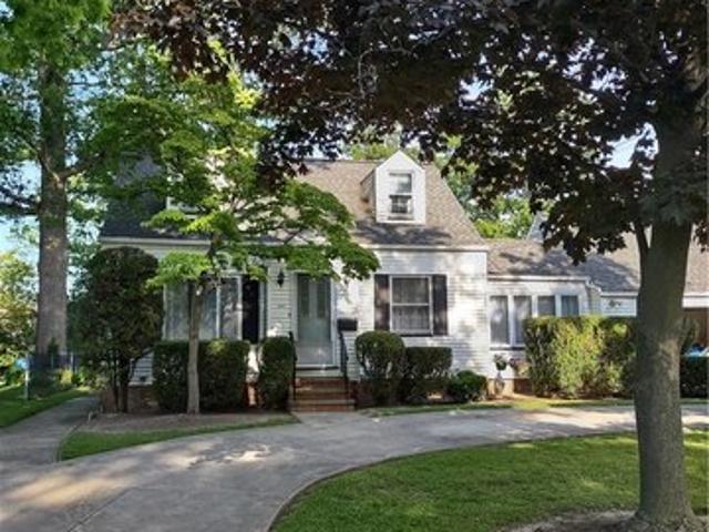 625 Humiston Dr, Bay Village, OH 44140