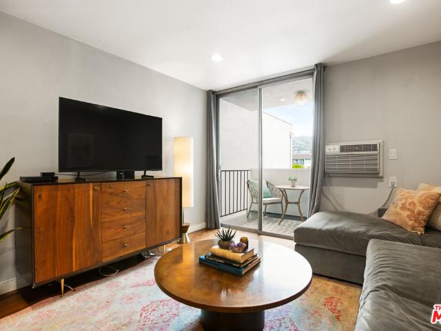 625 N Flores St, Unit 307, West Hollywood, CA 90048 | MLS #26650 | Compass