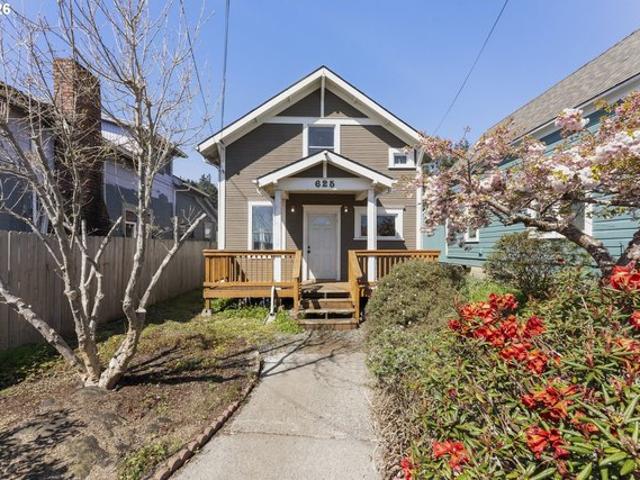 625 S 9th St, Coos Bay, OR 97420
