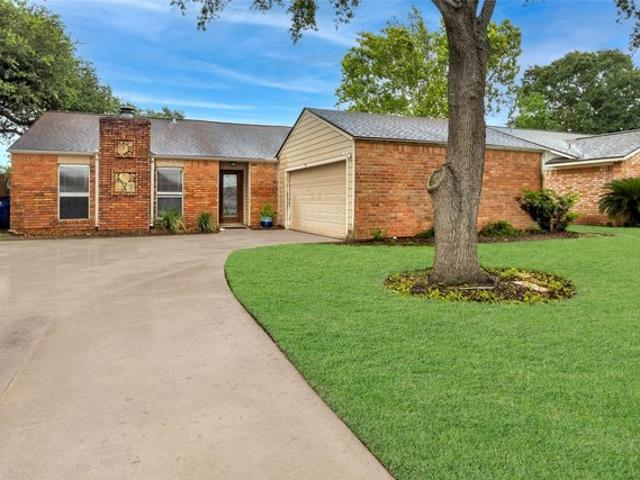 625 S Remington Dr, Angleton, TX 77515
