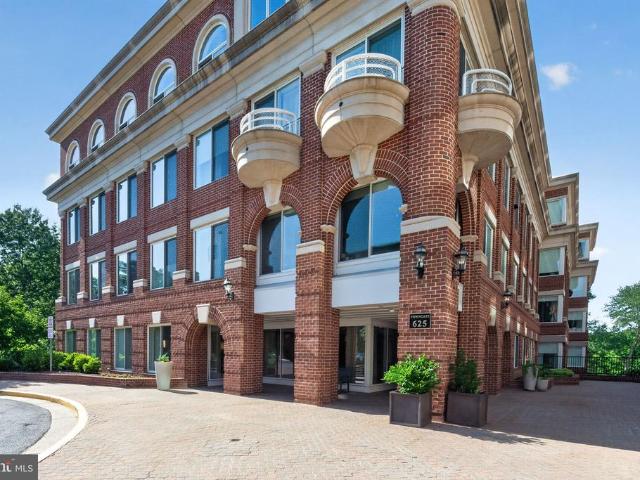 625 Slaters Lane # 402