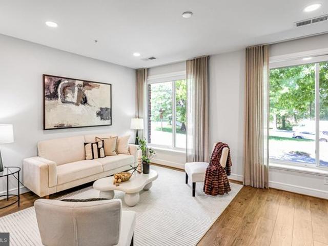 625 Slaters Ln Apt 107, Alexandria, VA 22314