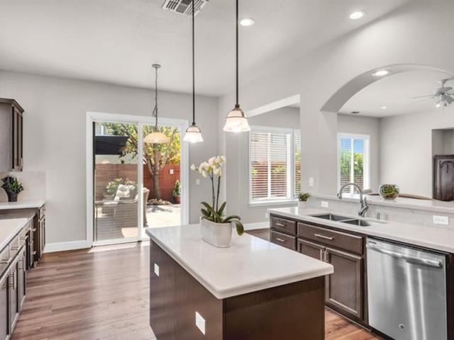 625 Sparrowhawk Dr, Vacaville, CA 95687