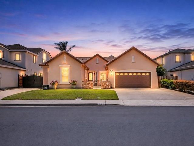 625 Sparrowhawk Dr, Vacaville, CA 95687