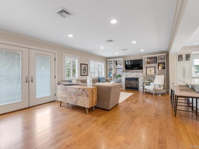 625 W Walnut Street