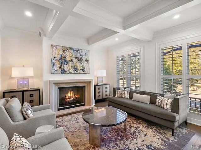 625 W Brown Street
