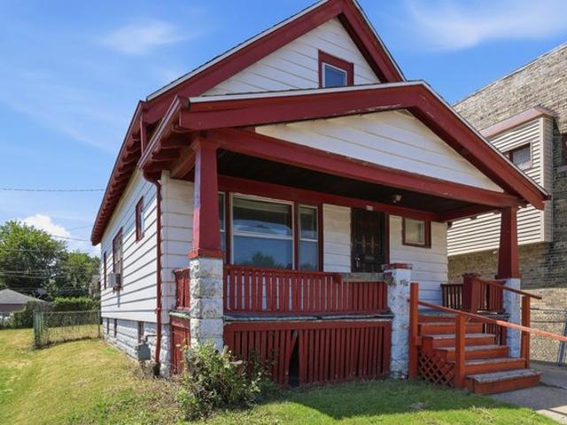 825 W Burleigh St, Milwaukee, WI 53206