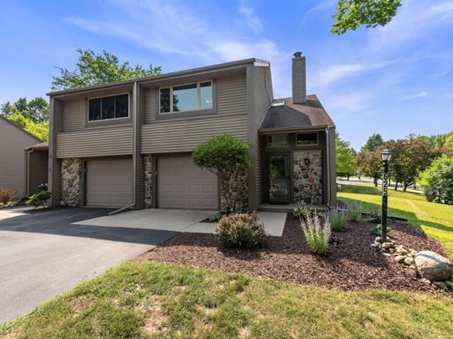625 Tamarack Dr W, West Bend, WI 53095