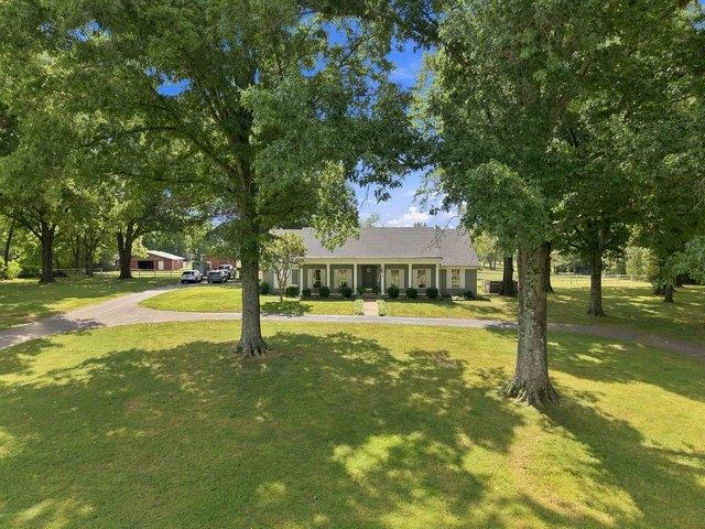 6265 Twin Oaks Dr, Millington, TN 38053