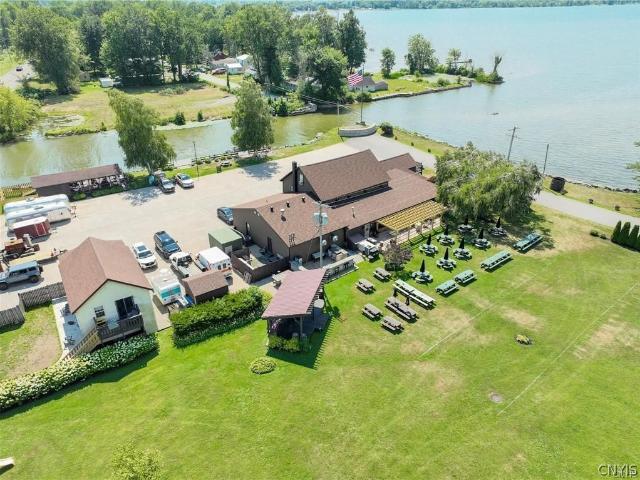 6266 Lakeshore Road S