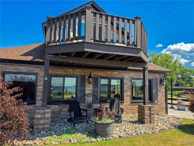 6266 Lakeshore Road S