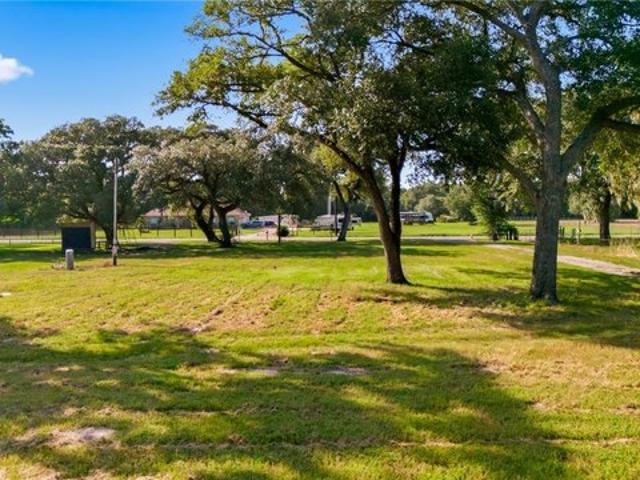 6267 Old Highway Rd, Inez, TX 77968