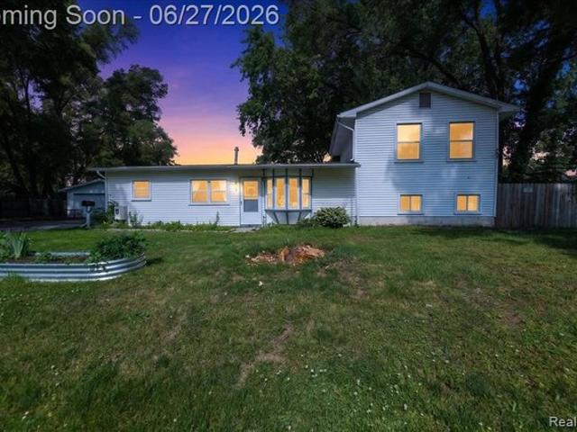 6260 Beth, Green Oak Township, MI 48116