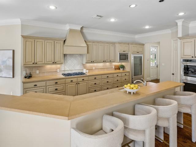 6261 Burgoyne Road