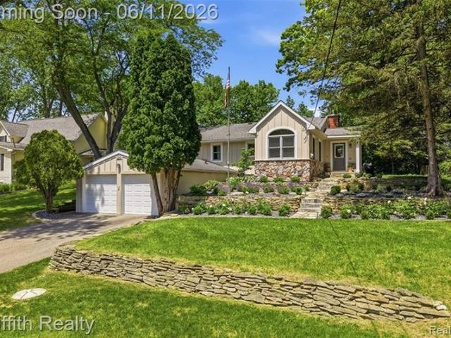 6262 Briggs Lake Dr, Green Oak Township, MI 48116