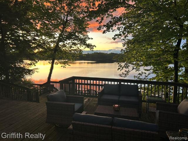 6262 Briggs Lake Drive
