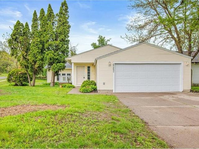 6262 7th St N, Oakdale, MN 55128