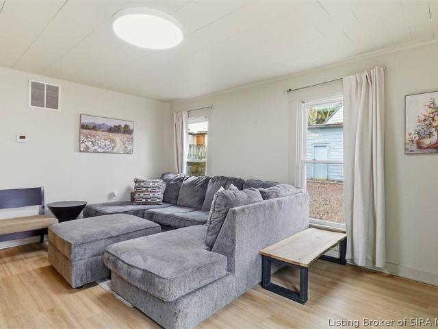 626 E 8th Street