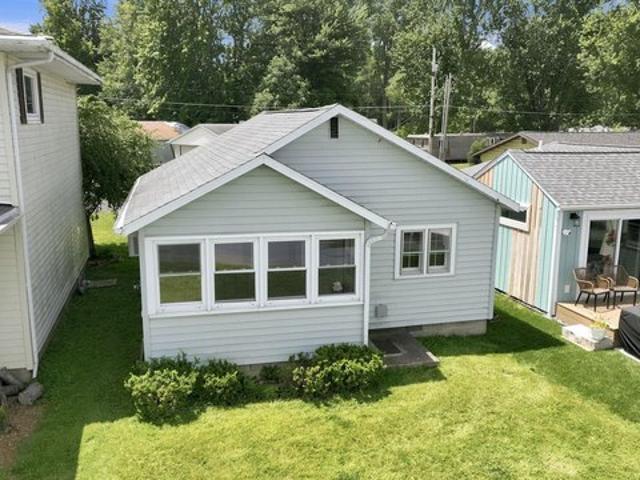 626 E Lakewood Ave, Warsaw, IN 46580