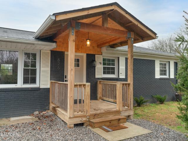 626 Everett Rd
