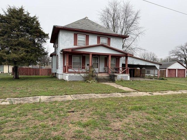626 Jenkins St, Slater, MO 65349