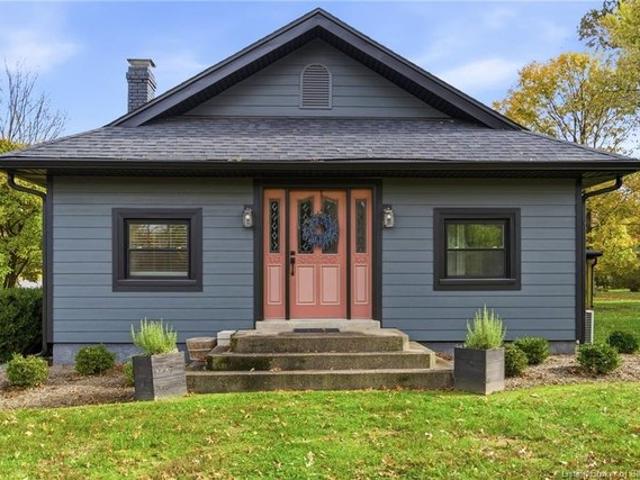 626 Maple Ln, New Albany, IN 47150