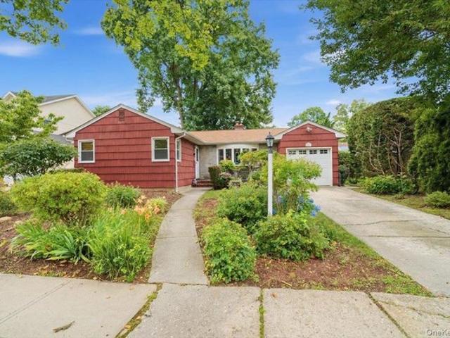 626 Mead Ter, South Hempstead, NY 11550