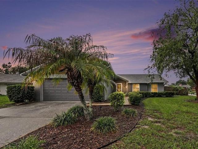 626 Rollingwood Ln, Valrico, FL 33594