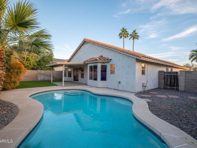 626 w catclaw street