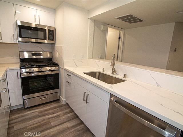 6275 Canoga Avenue 73