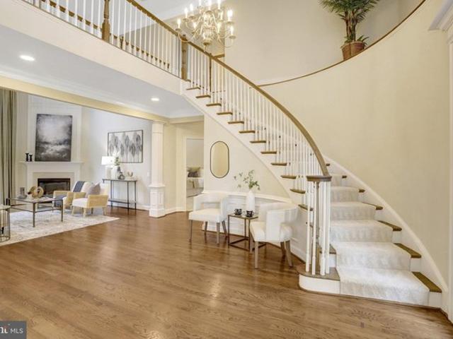 6276 Kingfisher Ln, Alexandria, VA 22312
