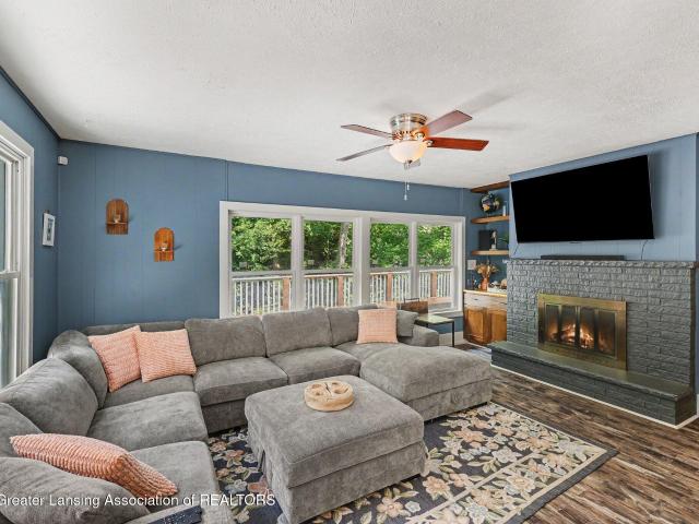6276 Willow Highway
