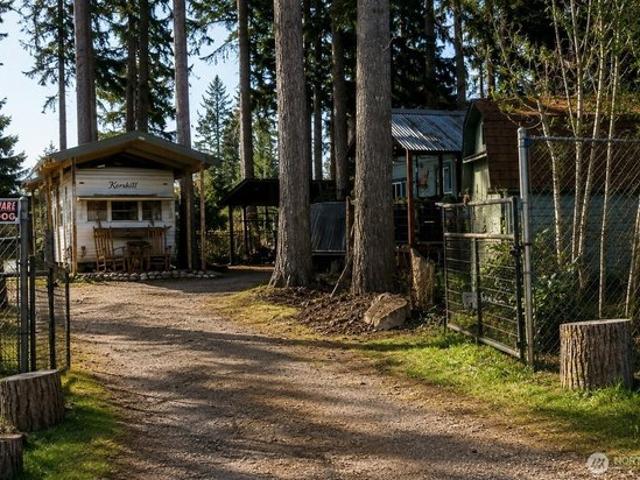 6277 Spruce Ct, Maple Falls, WA 98266