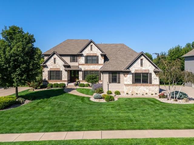 6278 Cardinal Rd, Bettendorf, IA 52722