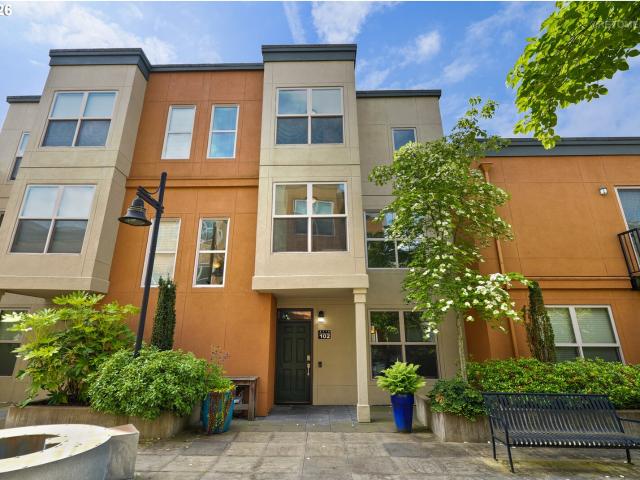 6279 ne carillion dr # 102