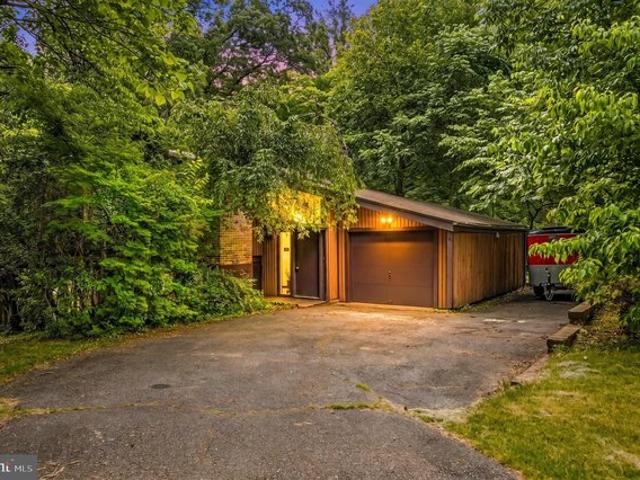 6270 Occoquan Forest Dr, Manassas, VA 20112