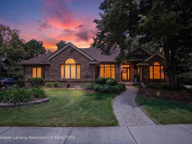 6270 Pine Hollow Dr, East Lansing, MI 48823