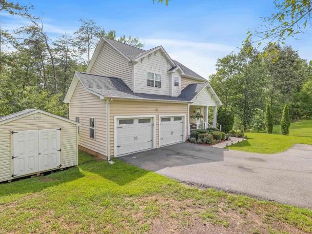 6272 Flintstone Dr