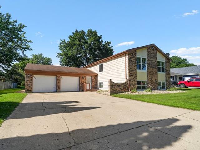 627 Chardonnay Ln, Crystal Lake, IL 60014