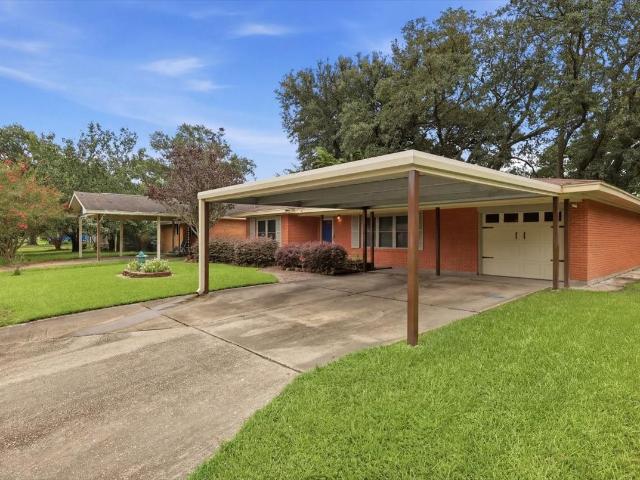 627 Crepe Myrtle Avenue
