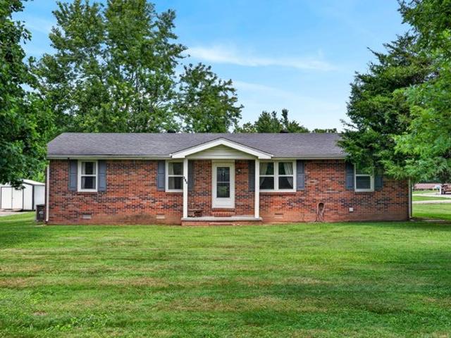 627 Baker Dr, Lafayette, TN 37083