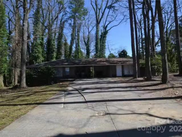 627 Blendwood Drive, Charlotte, NC 28215