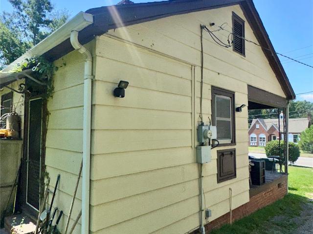 627 E Black Street