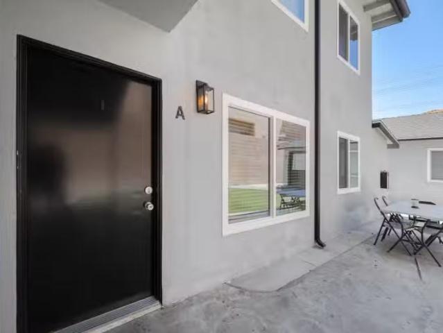 627 E Magnolia Blvd #A, Burbank, CA 91501